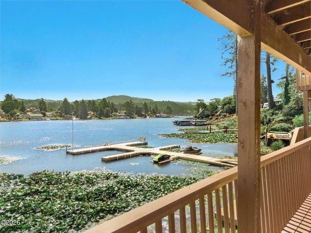 3792 NE West Devils Lake Rd Unit 9, Lincoln City, OR 97367