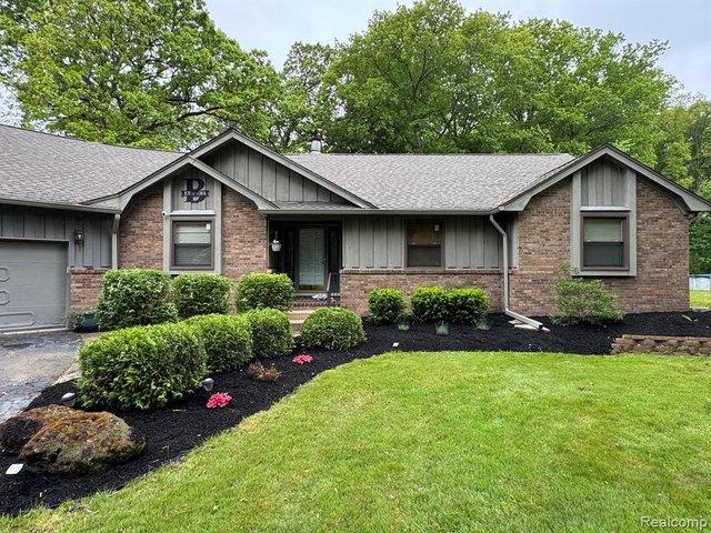 37931 Shoreline Dr, Harrison Township, MI 48045