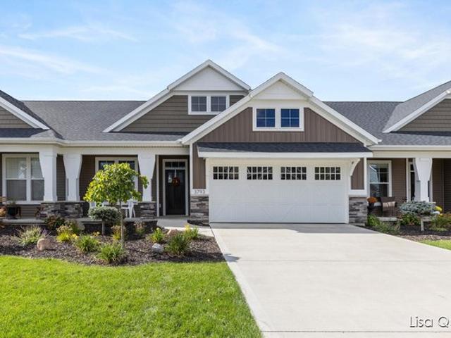3793 Windsor Ridge Dr NE, Rockford, MI 49341