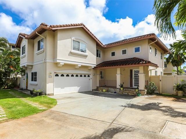 379 Ainahou St, Honolulu, HI 96825