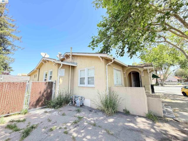 379 Bancroft Ave