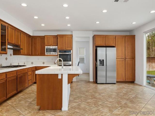 379 Edgewater Dr