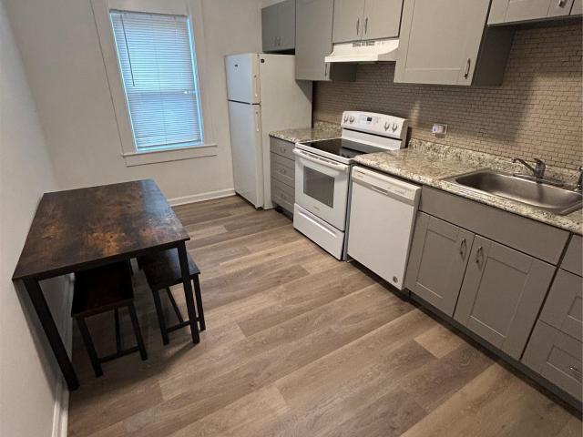379 Huguenot Street 2
