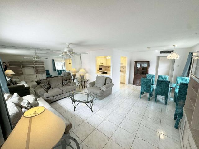 379 Saxony Ln, Delray Beach, FL 33446 | MLS #R11166