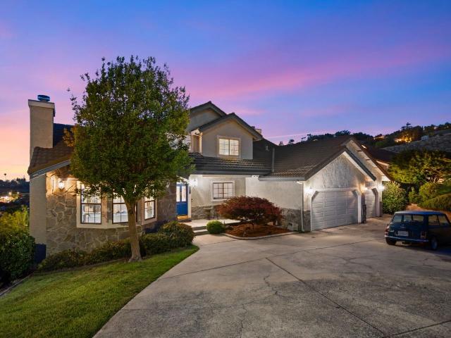 379 Photinia Lane