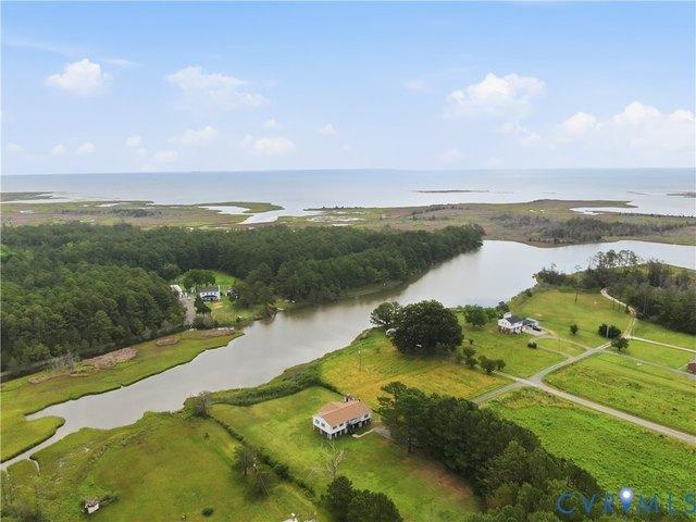 379 Piney Point Rd, Onemo, VA 23130