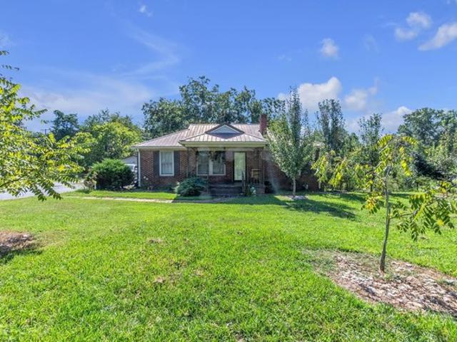 379 W Main St, Donalds, SC 29638