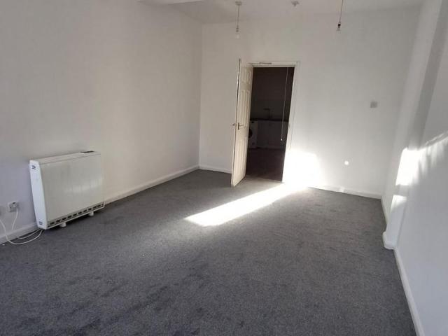 379A Eastern Avenue, London IG2 2 bed apartment to rent £2,200 pcm £508 pw