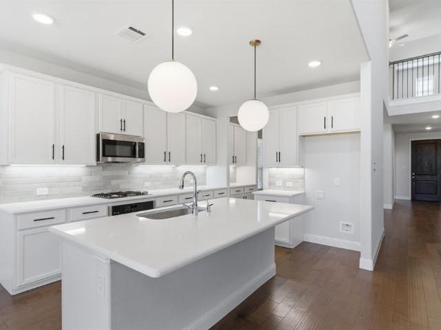 3804 Bluestem Boulevard