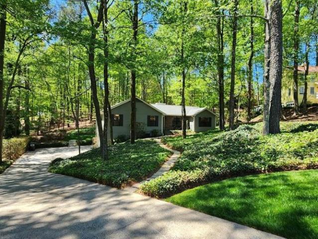 3805 Oxford Way E, Marietta, GA 30062
