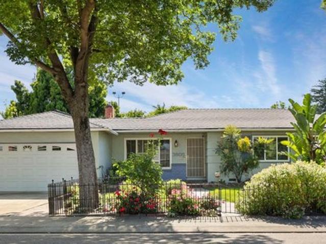3805 Bonnie Ln, Stockton, CA 95204