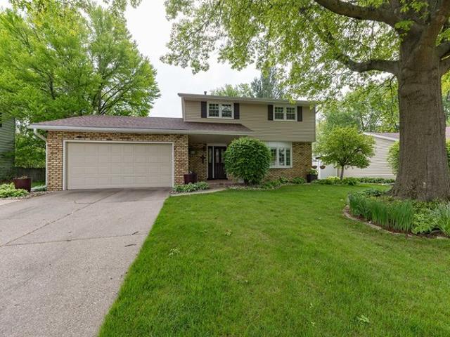 3805 Kenwood Ave, Davenport, IA 52807