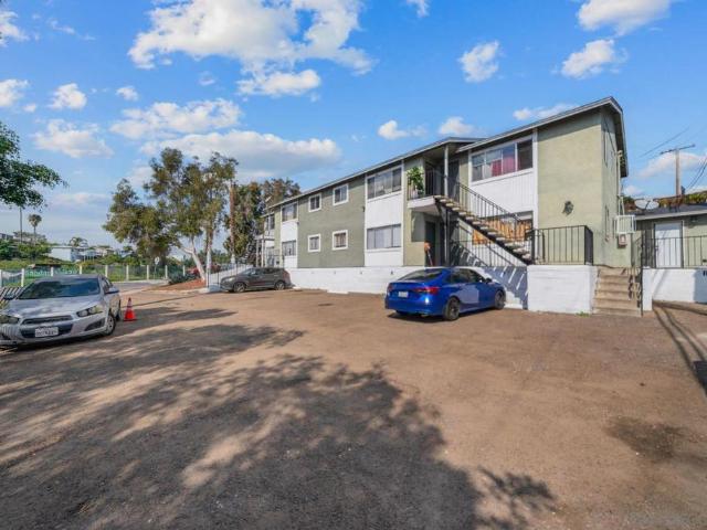 3805 Winona Ave