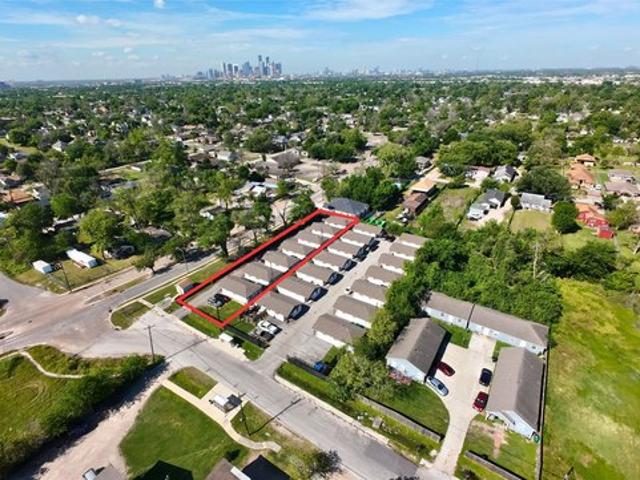 3805 Wipprecht St, Houston, TX 77026