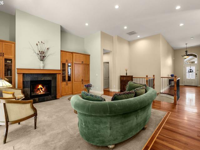 3806 nw oregon st