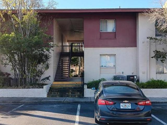 3806 N Lake Dr #23, Tampa, FL 33614