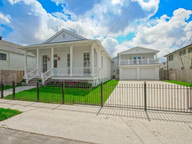 3806 Dryades Street