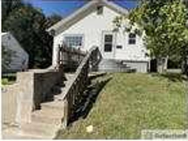 3806 E 40th St