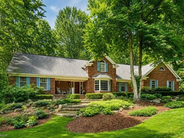 3807 Mapleleaf Hl, Bath, OH 44333