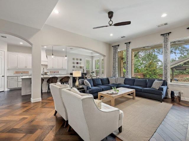 3807 Avery Woods Ln