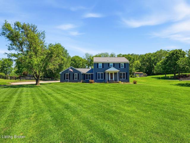 3807 Carriage Hill Dr