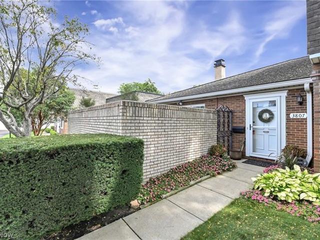 3807 Circlewood Ct Unit C109, Fairview Park, OH 44126