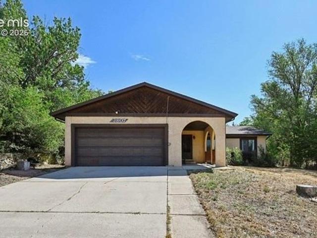 3807 Somerset Dr, Colorado Springs, CO 80907
