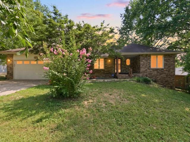3808 W Kingsley St, Springfield, MO 65807
