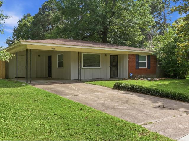 3809 Arapaho Trail