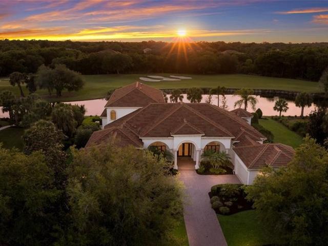 3809 Founders Club Dr, Sarasota, FL 34240