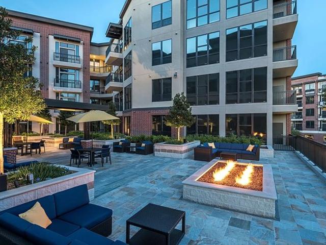 3800 Main St, Houston, TX 77002