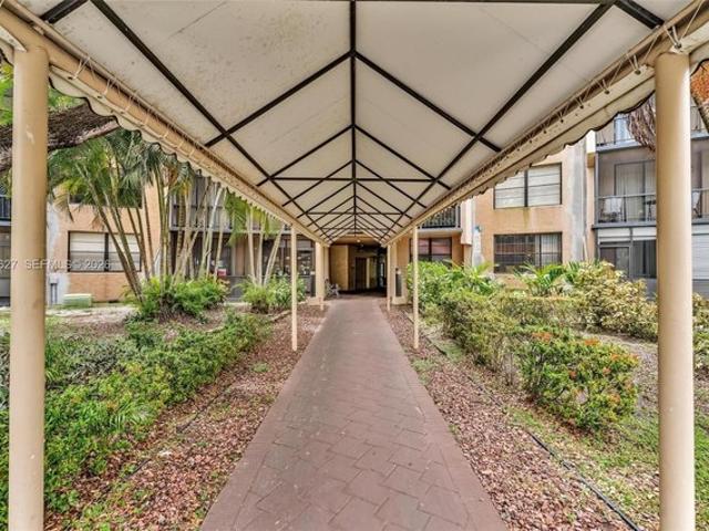 3800 N Hills Dr Apt 312, Hollywood, FL 33021