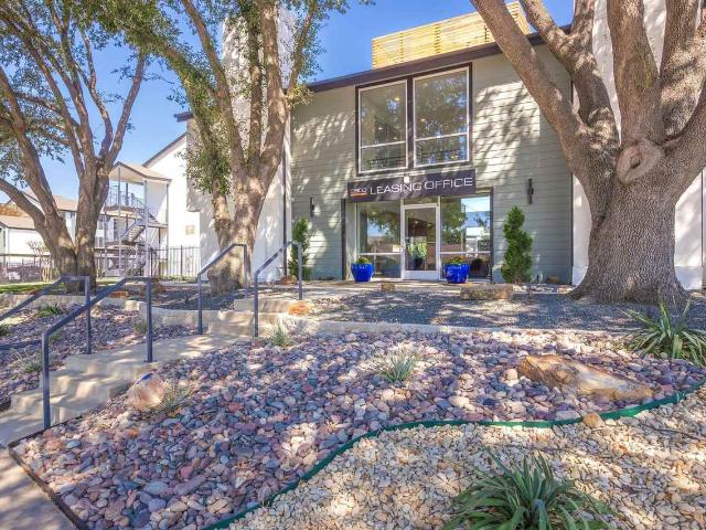 3800 on Portland 2 Bedroom Apartment for Rent at 3800 Portland St, Irving, TX 75038 Song