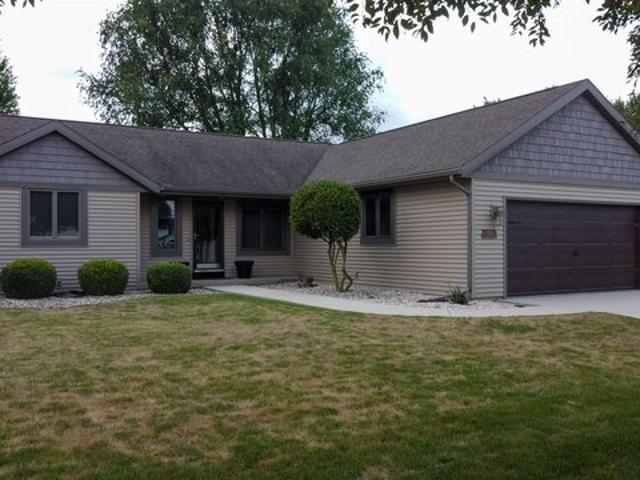 3800 Amber Ln, Janesville, WI 53546