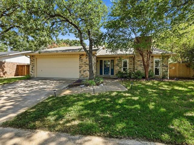 3800 Aspenwood Dr, Bedford, TX 76021