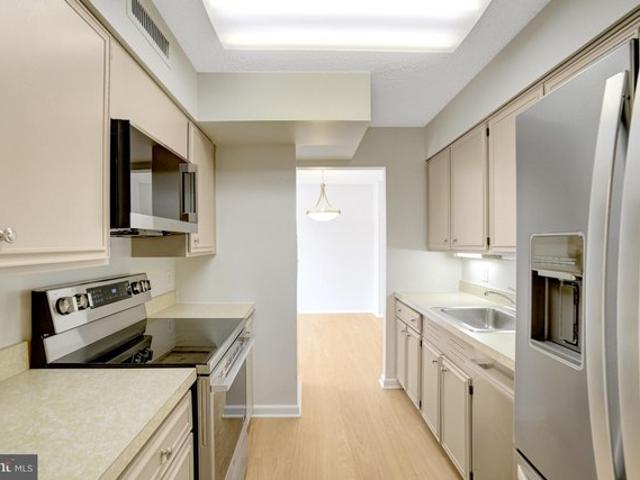 3800 Fairfax Dr Apt 807, Arlington, VA 22203