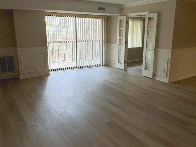 3800 Powell Lane # 302