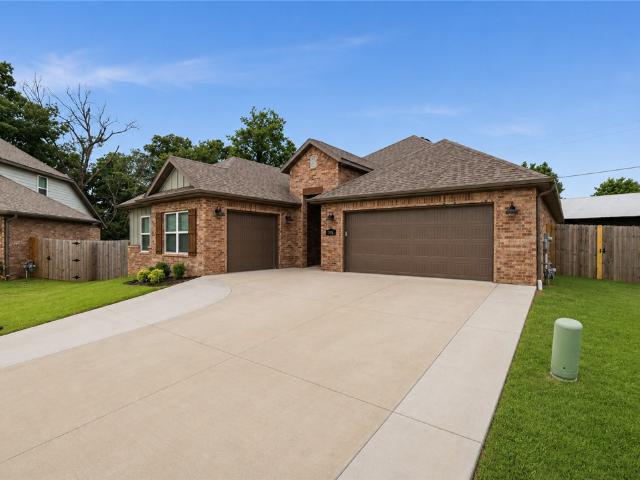 3800 SW Pinecrest Drive