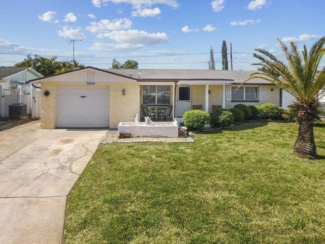 3800 Sablewood Dr, Holiday, FL 34691