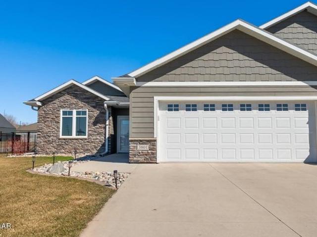 3801 Diamond Dr, Grand Forks, ND 58201