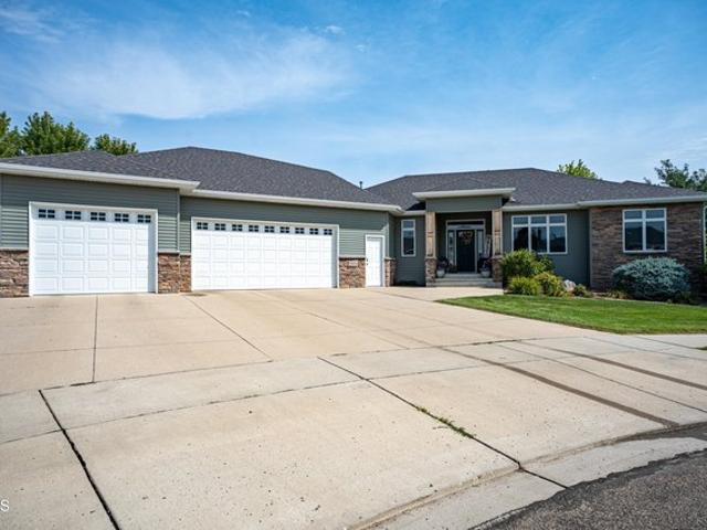 3801 Horizon Pl, Bismarck, ND 58503
