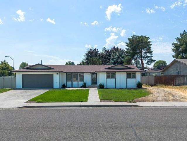 3801 W 17th Ave, Kennewick, WA 99338