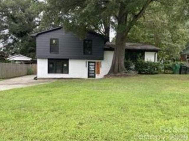 3801 Woodleaf Rd, Charlotte, NC 28205