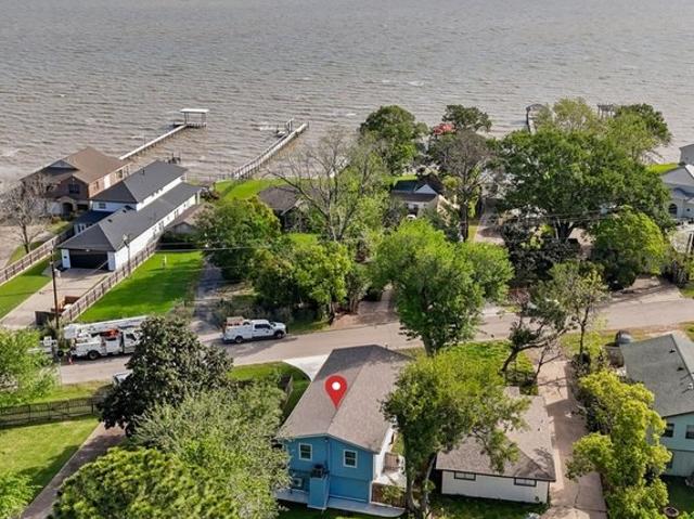 3802 Bayshore Dr, Bacliff, TX 77518