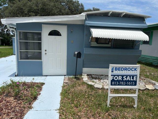 38033 Hall Ave, Zephyrhills, FL 33542