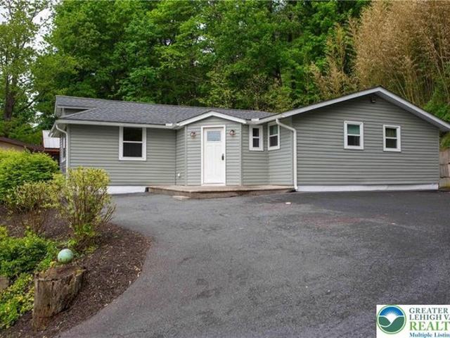 3803 Mangrove Dr, Lehigh Township, PA 18067