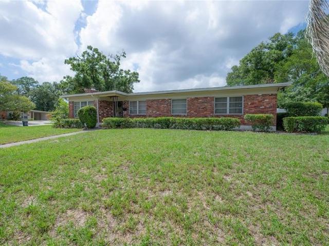 3803 River Grove Dr, Tampa, FL 33610