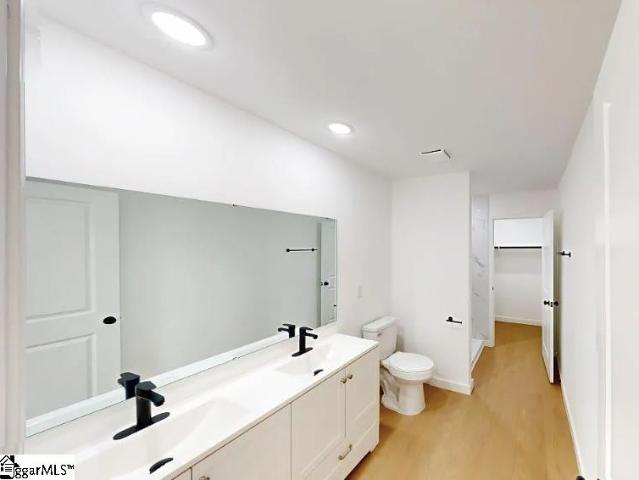 380 382 David Rd Road