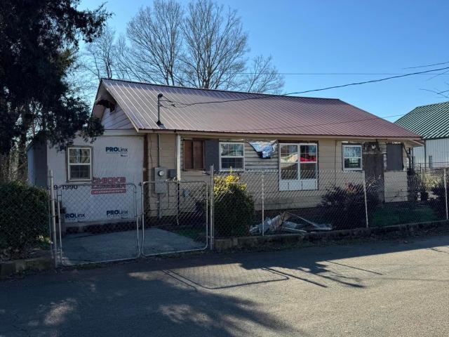 380 4th Street NE