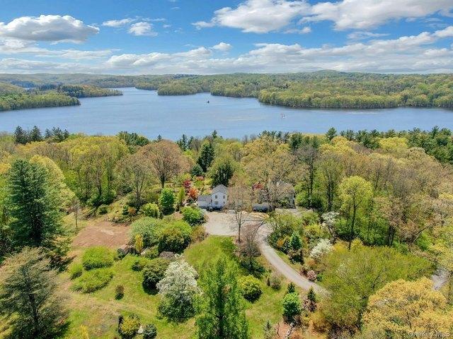 380 Cross River Rd, Katonah, NY 10536